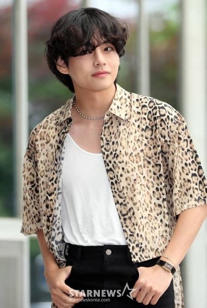 Согласно Starnews V Bts появится в новом развлекательном шоу Tvn «seojins V недавно принял