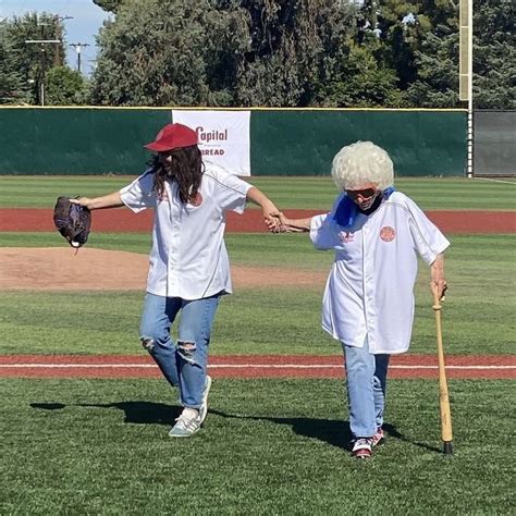 A League Of Their Own League Abbi Jacobson Fangirl