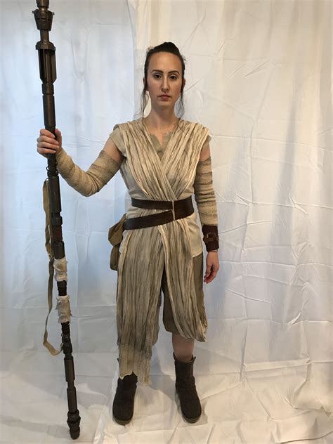 Rey Cosplay By Denise Chukhina Rey Cosplay Cute Cosplay Star Wars