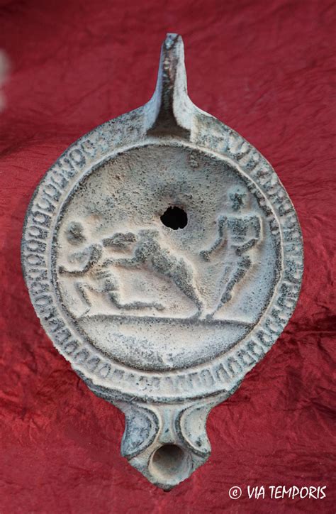 Lampe A Huile Romaine En Bronze Avec Decor De Gladiateurs Via T