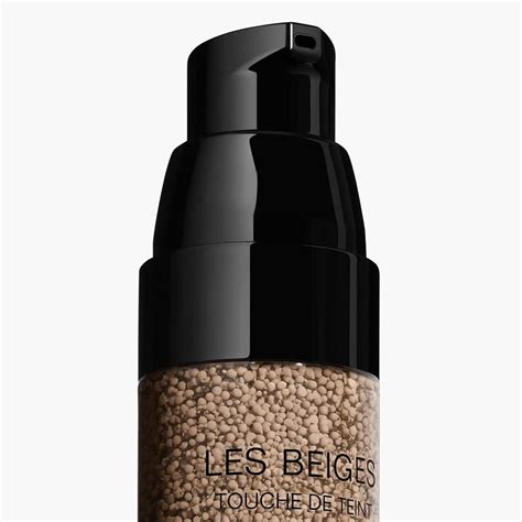 LES BEIGES TOUCHE DE TEINT - Gleicht aus, verleiht Leuchtkraft von ...