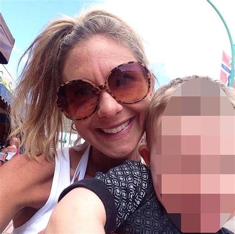 UK Mother Seen Naked In Gran Canaria Street Pictured Daily Mail Online