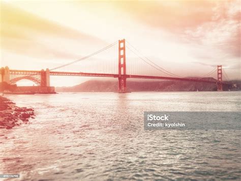 미국 캘리포니아 샌 프란 시스 코 골든 게이트 브리지 해변과 바다 전경 배경 흐린 하늘에 0명에 대한 스톡 사진 및 기타 이미지 0명 건축 건축물 Istock