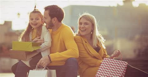 우리는 매일 함께 보냅니다 도시에서 가족 쇼핑 사진 Unsplash의 가족 이미지