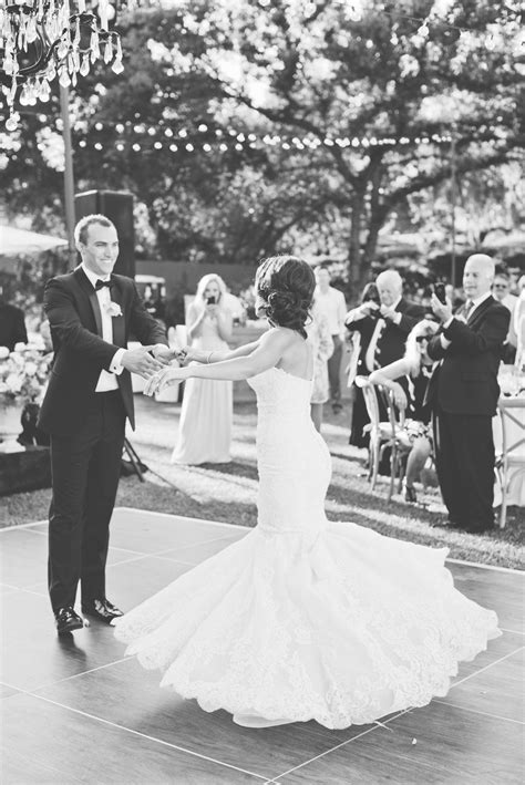 Bride And Groom First Dance Wedding Photos Creative Wedding Photo Photojournalistic Wedding
