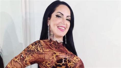 Elisa Sanches Exibe Corpão Em Biquíni Mínimo E Leva Fãs à Loucura