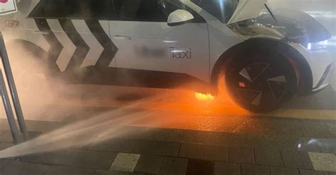 손님 태운 전기차 택시 주행중 쾅순식간 불났다 무슨일