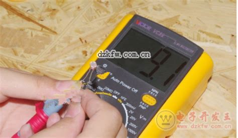 Arduino使用光敏电阻实验